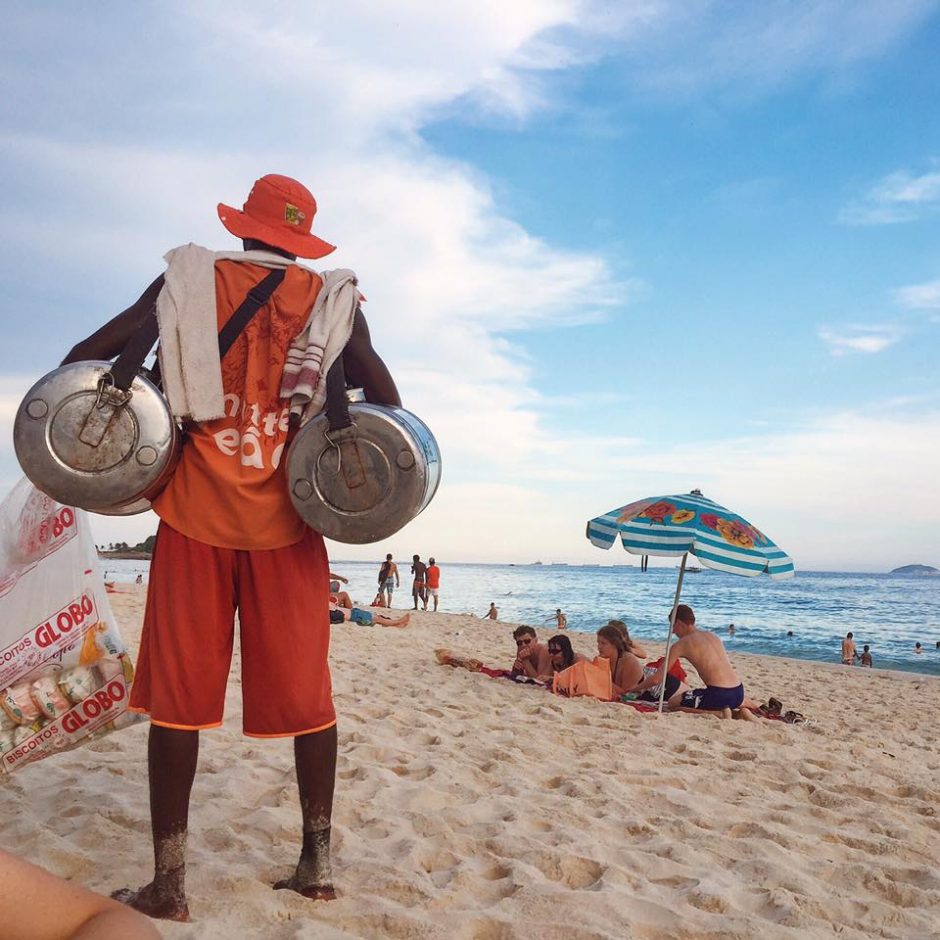 Biscoito Globo e Mate é o lanche favorito nas praias do Rio